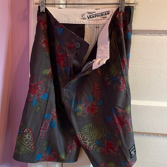 Vans | Shorts | Vans Mans Board Shorts Size 3 Nwot | Poshmark